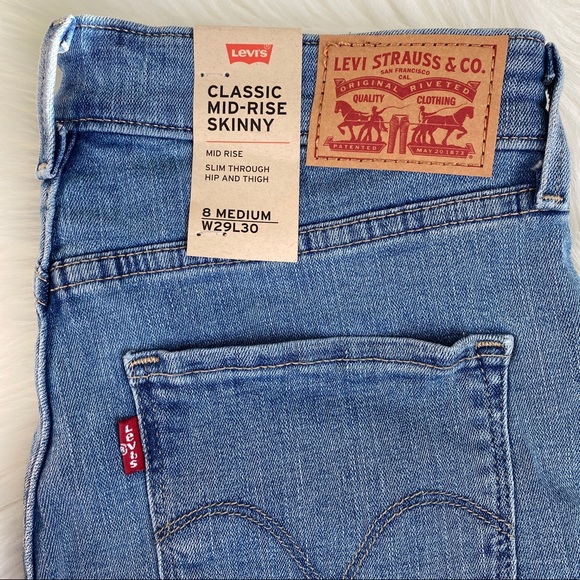 Levi Classic Mid Rise Skinny